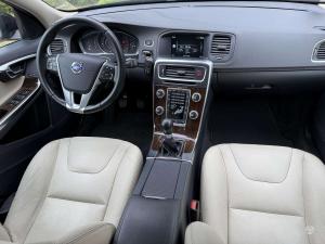 Черный Вольво B60 2014 в Казлу-Руда, объемом двигателя 1.98 л и пробегом 278 тыс. км за 6000 €, фото 12 на AUTOMOTO.COM.LV