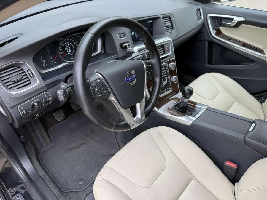 Черный Вольво B60 2014 в Казлу-Руда, объемом двигателя 1.98 л и пробегом 278 тыс. км за 6000 €, фото 13 на AUTOMOTO.COM.LV