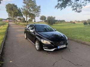 Black Volvo V60 2014 in Kaunas, with an engine capacity of 1.97 L and mileage of 183 thousand km for 7950 €, photo 3 on AUTOMOTO.COM.LV