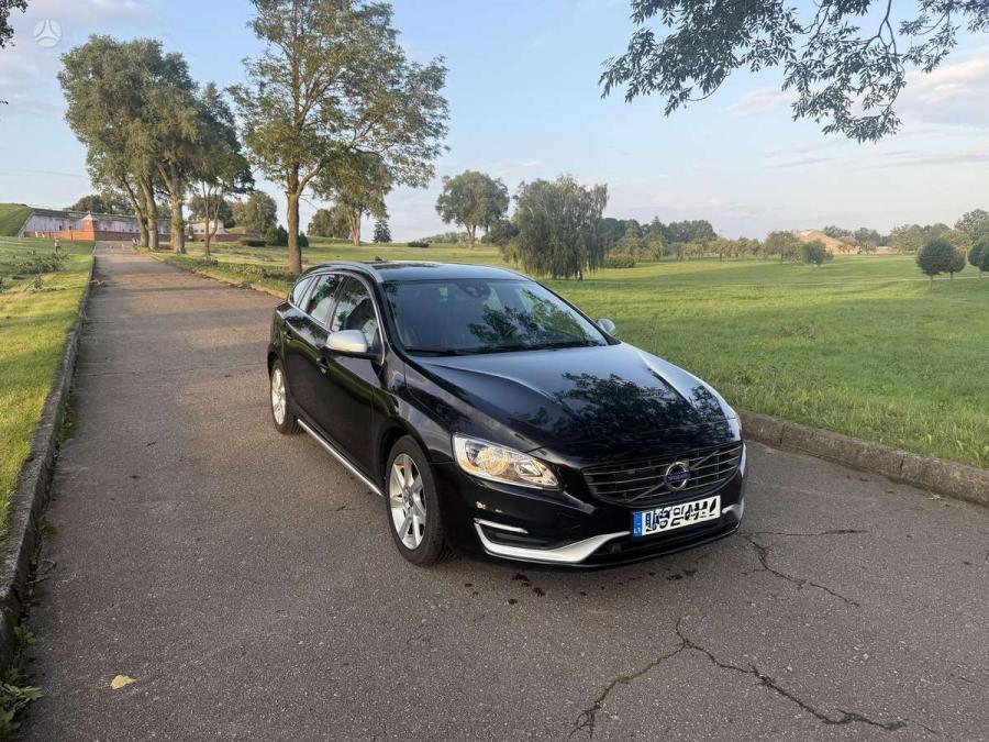 Black Volvo V60 2014 in Kaunas, with an engine capacity of 1.97 L and mileage of 183 thousand km for 7950 €, photo 3 on AUTOMOTO.COM.LV