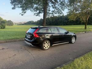 Black Volvo V60 2014 in Kaunas, with an engine capacity of 1.97 L and mileage of 183 thousand km for 7950 €, photo 4 on AUTOMOTO.COM.LV