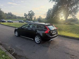 Black Volvo V60 2014 in Kaunas, with an engine capacity of 1.97 L and mileage of 183 thousand km for 7950 €, photo 5 on AUTOMOTO.COM.LV