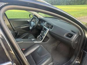 Black Volvo V60 2014 in Kaunas, with an engine capacity of 1.97 L and mileage of 183 thousand km for 7950 €, photo 10 on AUTOMOTO.COM.LV