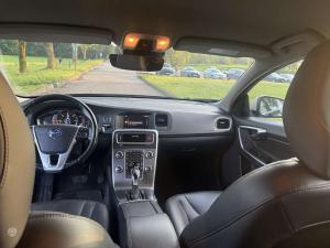 Black Volvo V60 2014 in Kaunas, with an engine capacity of 1.97 L and mileage of 183 thousand km for 7950 €, photo 12 on AUTOMOTO.COM.LV