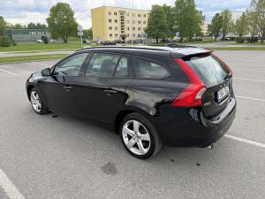 Black Volvo V60 2014 in Tartu, with an engine capacity of 1.60 L and mileage of 240 thousand km for 7800 €, photo 6 on AUTOMOTO.COM.LV