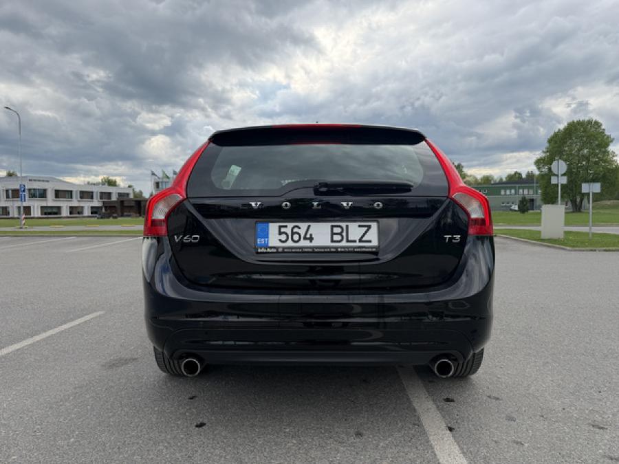 Black Volvo V60 2014 in Tartu, with an engine capacity of 1.60 L and mileage of 240 thousand km for 7800 €, photo 8 on AUTOMOTO.COM.LV