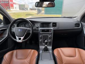 Black Volvo V60 2014 in Tartu, with an engine capacity of 1.60 L and mileage of 240 thousand km for 7800 €, photo 10 on AUTOMOTO.COM.LV