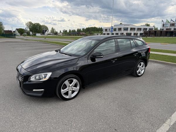Black Volvo V60 2014 in Tartu, with an engine capacity of 1.60 L and mileage of 240 thousand km for 7800 €, photo 1 on AUTOMOTO.COM.LV