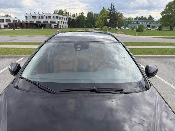 Black Volvo V60 2014 in Tartu, with an engine capacity of 1.60 L and mileage of 240 thousand km for 7800 €, photo 9 on AUTOMOTO.COM.LV