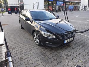 Melns Volvo V60 2014 Rīga, ar dzinēja tilpumu 2.00 L un nobraukumu 280 tūkst. km par 3900 €, foto 3 vietnē AUTOMOTO.COM.LV
