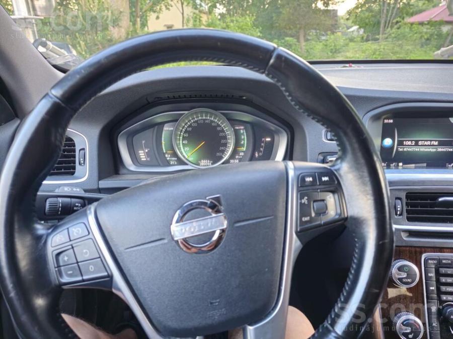 Melns Volvo V60 2014 Rīga, ar dzinēja tilpumu 2.00 L un nobraukumu 280 tūkst. km par 3900 €, foto 5 vietnē AUTOMOTO.COM.LV