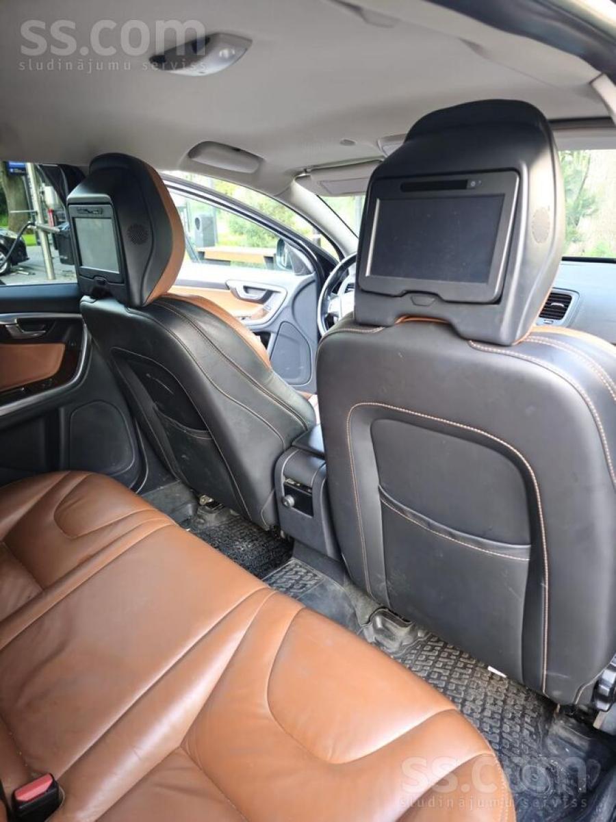 Melns Volvo V60 2014 Rīga, ar dzinēja tilpumu 2.00 L un nobraukumu 280 tūkst. km par 3900 €, foto 9 vietnē AUTOMOTO.COM.LV