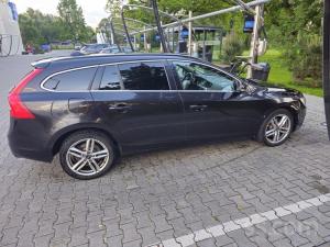 Melns Volvo V60 2014 Rīga, ar dzinēja tilpumu 2.00 L un nobraukumu 280 tūkst. km par 3900 €, foto 14 vietnē AUTOMOTO.COM.LV
