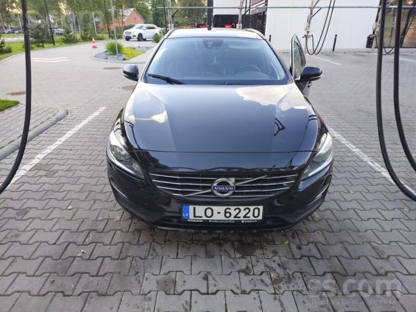 Black Volvo V60 2014 in Riga, with an engine capacity of 2.00 L and mileage of 280 thousand km for 3900 €, photo 6 on AUTOMOTO.COM.LV