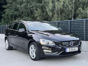 Black Volvo V60 2014 in Vilnius, with an engine capacity of 2.40 L and mileage of 265 thousand km for 6350 €, photo 3 on AUTOMOTO.COM.LV