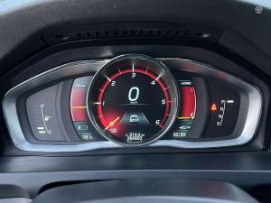 Black Volvo V60 2014 in Vilnius, with an engine capacity of 2.40 L and mileage of 265 thousand km for 6350 €, photo 10 on AUTOMOTO.COM.LV
