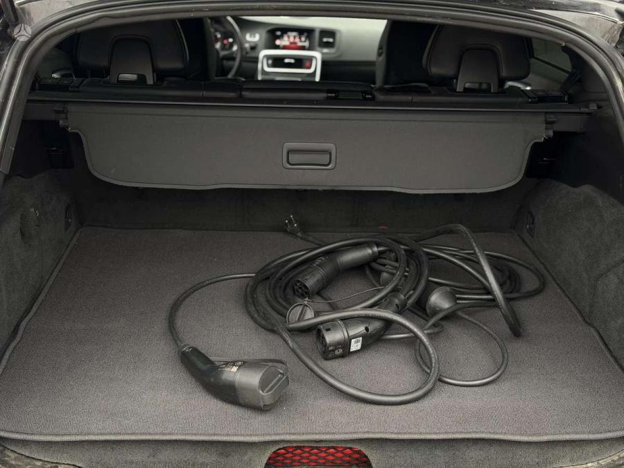 Black Volvo V60 2014 in Vilnius, with an engine capacity of 2.40 L and mileage of 265 thousand km for 6350 €, photo 25 on AUTOMOTO.COM.LV