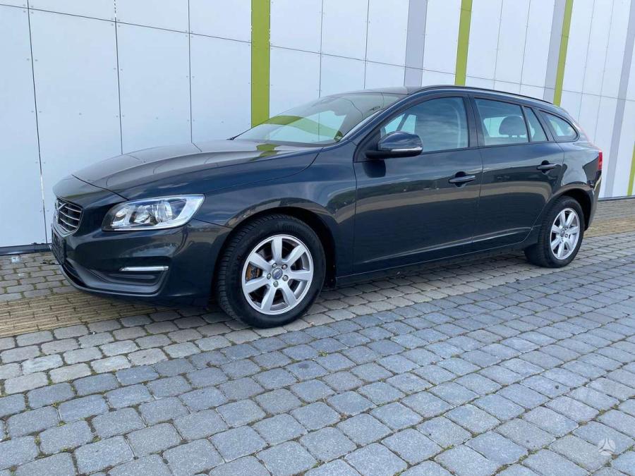 Melns Volvo V60 2014 Raseiniai, ar dzinēja tilpumu 1.98 L un nobraukumu 250 tūkst. km par 5900 €, foto 1 vietnē AUTOMOTO.COM.LV