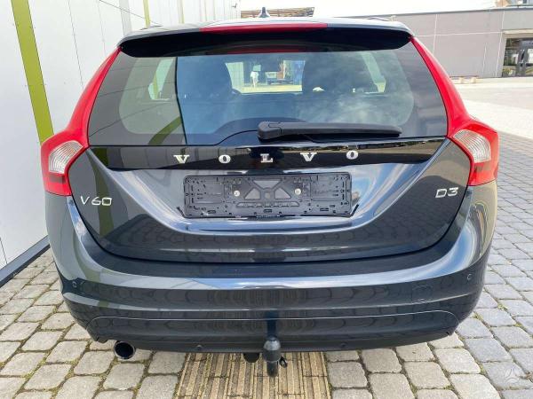 Black Volvo V60 2014 in Raseiniai, with an engine capacity of 1.98 L and mileage of 250 thousand km for 5900 €, photo 5 on AUTOMOTO.COM.LV
