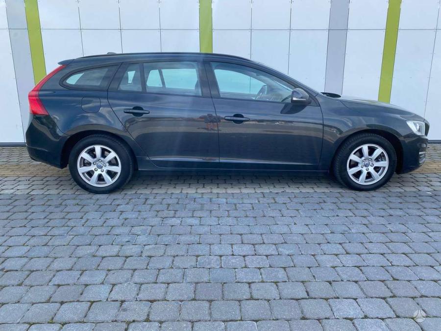 Melns Volvo V60 2014 Raseiniai, ar dzinēja tilpumu 1.98 L un nobraukumu 250 tūkst. km par 5900 €, foto 7 vietnē AUTOMOTO.COM.LV