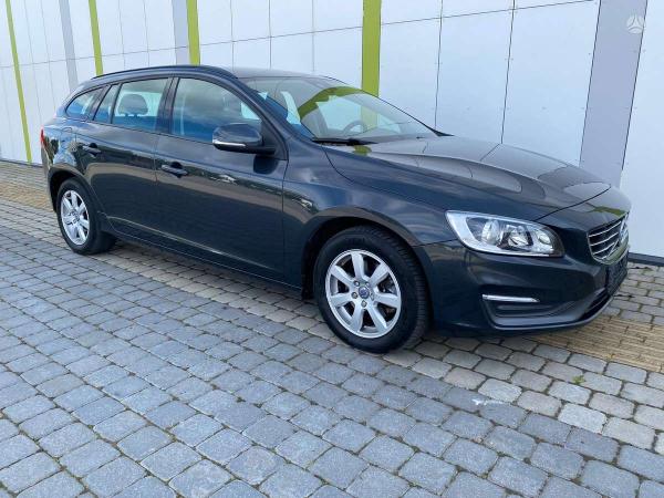 Black Volvo V60 2014 in Raseiniai, with an engine capacity of 1.98 L and mileage of 250 thousand km for 5900 €, photo 8 on AUTOMOTO.COM.LV