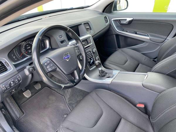 Black Volvo V60 2014 in Raseiniai, with an engine capacity of 1.98 L and mileage of 250 thousand km for 5900 €, photo 10 on AUTOMOTO.COM.LV