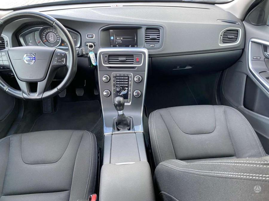 Melns Volvo V60 2014 Raseiniai, ar dzinēja tilpumu 1.98 L un nobraukumu 250 tūkst. km par 5900 €, foto 12 vietnē AUTOMOTO.COM.LV