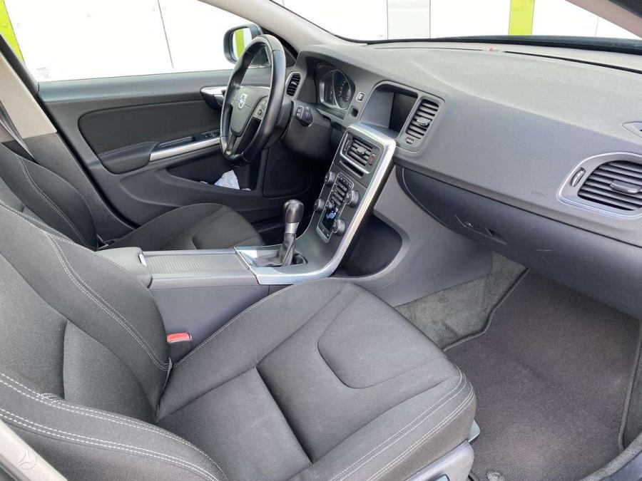 Melns Volvo V60 2014 Raseiniai, ar dzinēja tilpumu 1.98 L un nobraukumu 250 tūkst. km par 5900 €, foto 13 vietnē AUTOMOTO.COM.LV