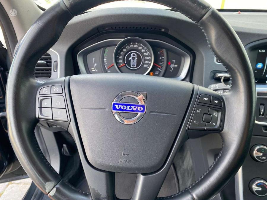 Melns Volvo V60 2014 Raseiniai, ar dzinēja tilpumu 1.98 L un nobraukumu 250 tūkst. km par 5900 €, foto 14 vietnē AUTOMOTO.COM.LV