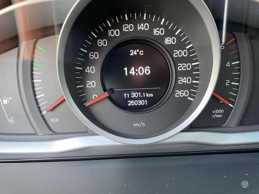 Melns Volvo V60 2014 Raseiniai, ar dzinēja tilpumu 1.98 L un nobraukumu 250 tūkst. km par 5900 €, foto 15 vietnē AUTOMOTO.COM.LV
