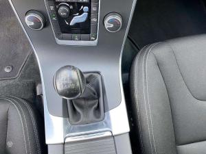 Melns Volvo V60 2014 Raseiniai, ar dzinēja tilpumu 1.98 L un nobraukumu 250 tūkst. km par 5900 €, foto 17 vietnē AUTOMOTO.COM.LV