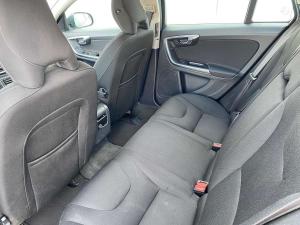 Melns Volvo V60 2014 Raseiniai, ar dzinēja tilpumu 1.98 L un nobraukumu 250 tūkst. km par 5900 €, foto 18 vietnē AUTOMOTO.COM.LV