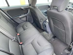 Melns Volvo V60 2014 Raseiniai, ar dzinēja tilpumu 1.98 L un nobraukumu 250 tūkst. km par 5900 €, foto 19 vietnē AUTOMOTO.COM.LV