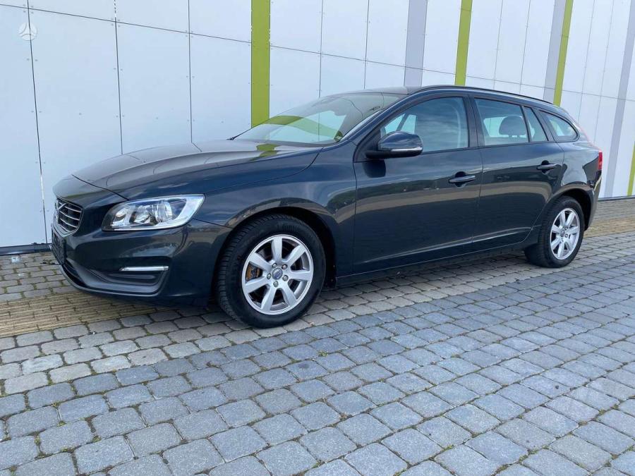 Black Volvo V60 2014 in Raseiniai, with an engine capacity of 1.98 L and mileage of 250 thousand km for 5900 €, photo 1 on AUTOMOTO.COM.LV
