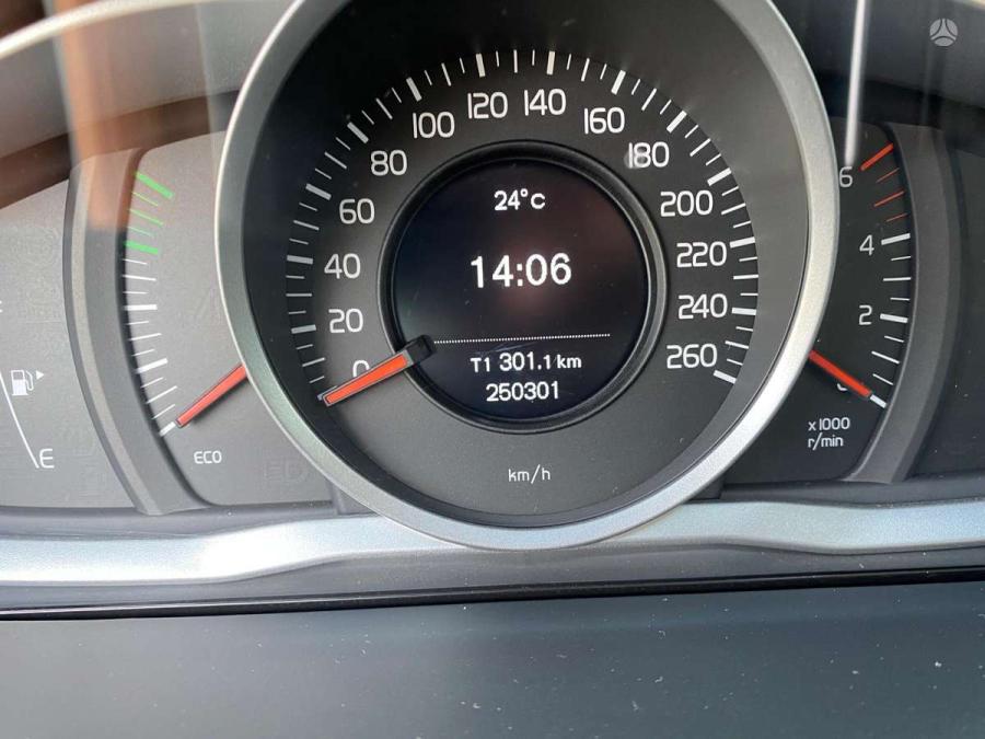 Black Volvo V60 2014 in Raseiniai, with an engine capacity of 1.98 L and mileage of 250 thousand km for 5900 €, photo 15 on AUTOMOTO.COM.LV