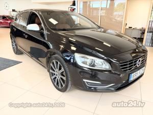 Melns Volvo V60 2014 Viljandi, ar dzinēja tilpumu 2.40 L un nobraukumu 346 tūkst. km par 6499 €, foto 3 vietnē AUTOMOTO.COM.LV