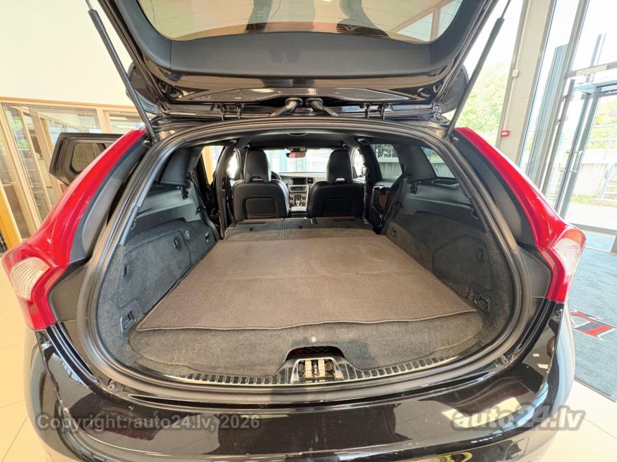Melns Volvo V60 2014 Viljandi, ar dzinēja tilpumu 2.40 L un nobraukumu 346 tūkst. km par 6499 €, foto 19 vietnē AUTOMOTO.COM.LV