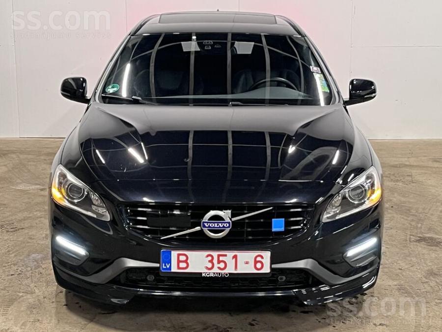 Black Volvo V60 2014 in Jurmala, with an engine capacity of 2.40 L and mileage of 361 thousand km for 9995 €, photo 5 on AUTOMOTO.COM.LV