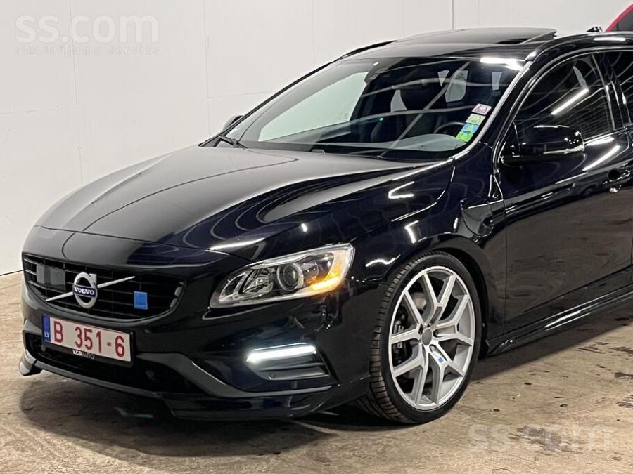 Black Volvo V60 2014 in Jurmala, with an engine capacity of 2.40 L and mileage of 361 thousand km for 9995 €, photo 11 on AUTOMOTO.COM.LV