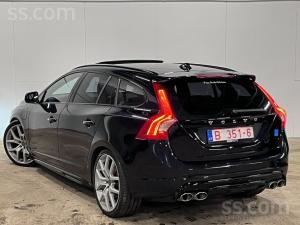 Black Volvo V60 2014 in Jurmala, with an engine capacity of 2.40 L and mileage of 361 thousand km for 9995 €, photo 13 on AUTOMOTO.COM.LV