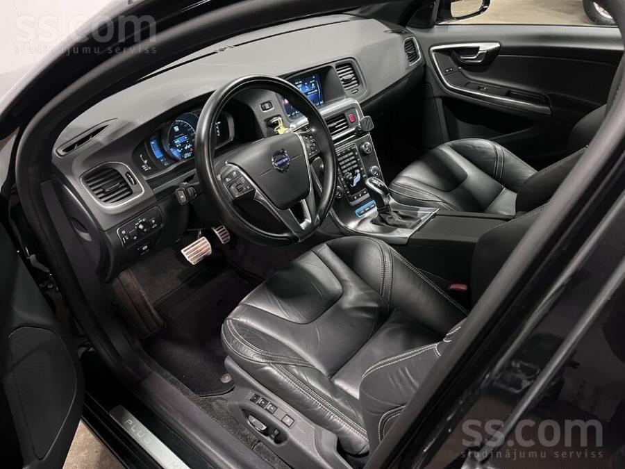 Black Volvo V60 2014 in Jurmala, with an engine capacity of 2.40 L and mileage of 361 thousand km for 9995 €, photo 17 on AUTOMOTO.COM.LV