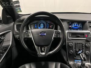 Black Volvo V60 2014 in Jurmala, with an engine capacity of 2.40 L and mileage of 361 thousand km for 9995 €, photo 18 on AUTOMOTO.COM.LV