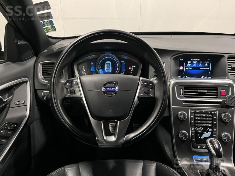 Black Volvo V60 2014 in Jurmala, with an engine capacity of 2.40 L and mileage of 361 thousand km for 9995 €, photo 18 on AUTOMOTO.COM.LV