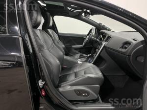 Black Volvo V60 2014 in Jurmala, with an engine capacity of 2.40 L and mileage of 361 thousand km for 9995 €, photo 21 on AUTOMOTO.COM.LV