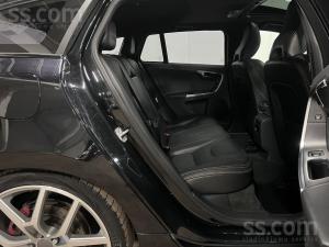 Black Volvo V60 2014 in Jurmala, with an engine capacity of 2.40 L and mileage of 361 thousand km for 9995 €, photo 22 on AUTOMOTO.COM.LV