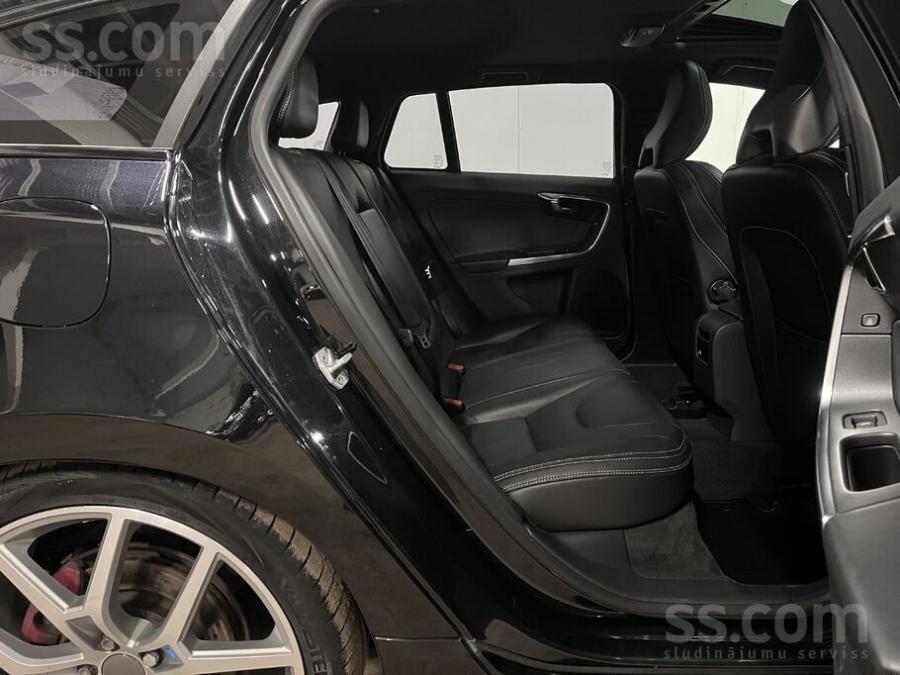 Black Volvo V60 2014 in Jurmala, with an engine capacity of 2.40 L and mileage of 361 thousand km for 9995 €, photo 22 on AUTOMOTO.COM.LV