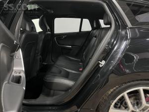 Black Volvo V60 2014 in Jurmala, with an engine capacity of 2.40 L and mileage of 361 thousand km for 9995 €, photo 23 on AUTOMOTO.COM.LV