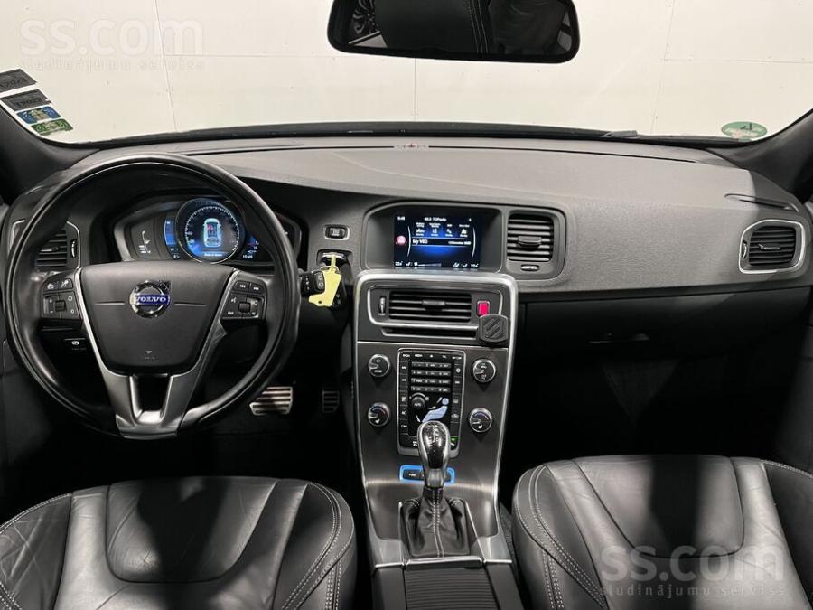 Black Volvo V60 2014 in Jurmala, with an engine capacity of 2.40 L and mileage of 361 thousand km for 9995 €, photo 24 on AUTOMOTO.COM.LV