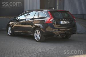 Melns Volvo V60 2014 Tukums, ar dzinēja tilpumu 2.40 L un nobraukumu 316 tūkst. km par 8200 €, foto 4 vietnē AUTOMOTO.COM.LV