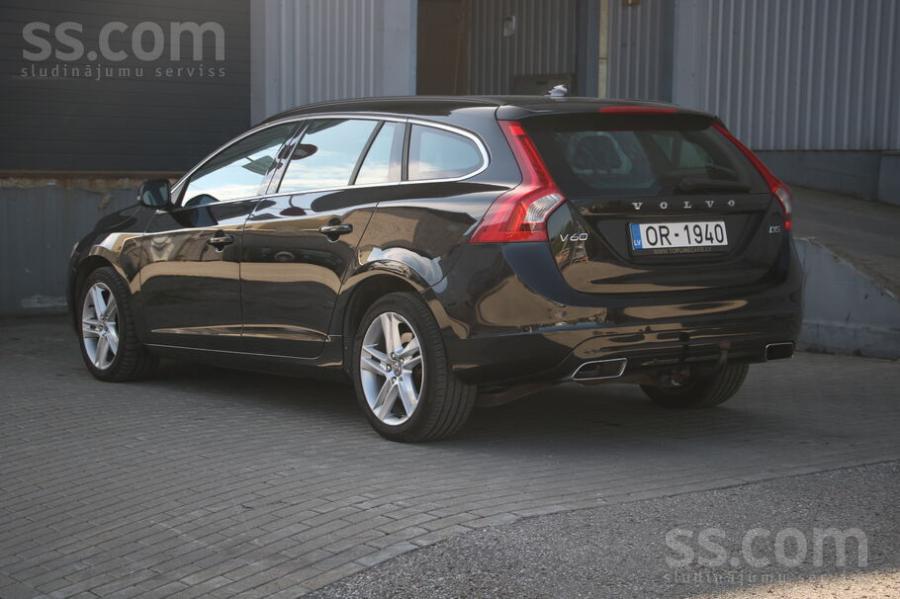 Melns Volvo V60 2014 Tukums, ar dzinēja tilpumu 2.40 L un nobraukumu 316 tūkst. km par 8200 €, foto 4 vietnē AUTOMOTO.COM.LV